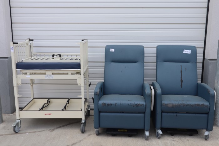 (1) Hard Infant Crib & (2) Patient Recliner Chairs for sale