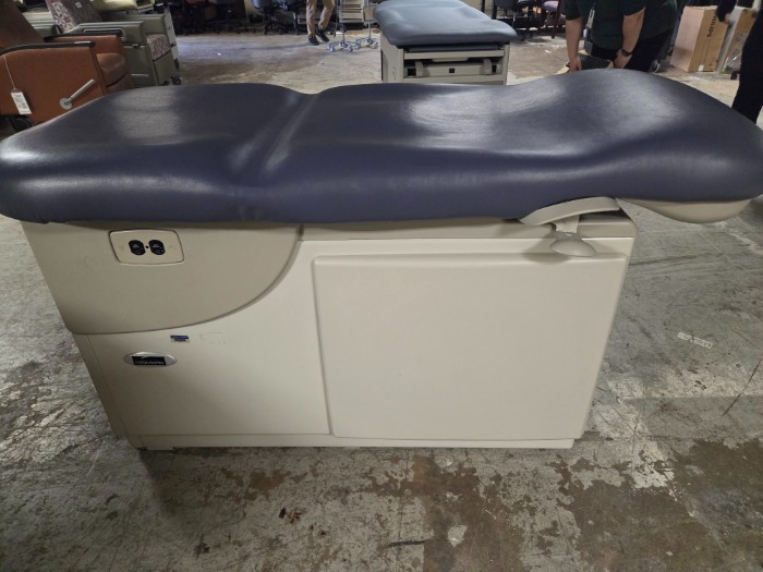 (1) Midmark Medical Examination Table for sale
