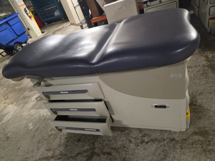 (1) Midmark Medical Examination Table for sale
