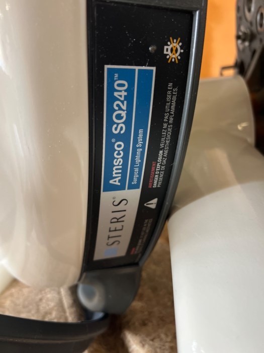 (2) Steris Surgical Light Amsco SQ240, deinstalled with wall switch for ...