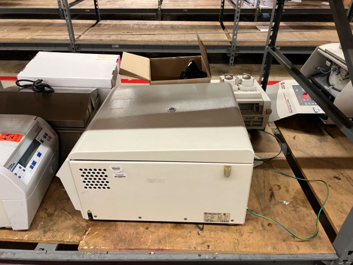 Aisle of Laboratory Equipment (List updated in notes) for sale