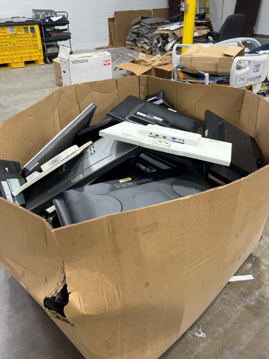Assorted box of Dell/ViewSonic monitors for sale