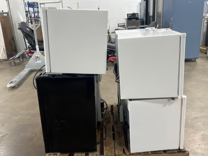Assorted pallet of mini fridges for sale