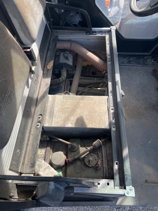 Club Car Carryall 252 Gas Utility Cart w/ Hydraulic Bucket for sale