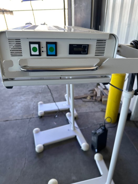 Draeger PT-4000 Compact Overhead Photo-therapy Unit W/ Ht Adjustable ...