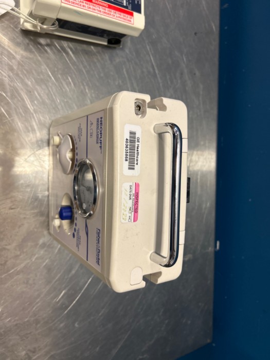 Fisher & Paykel Neopuff Infant T-Piece Resuscitat r + Smiths Medical ...