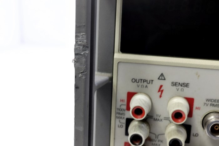 Fluke 5700A Multifunction Calibrator - POWER ON TESTED ONLY for sale