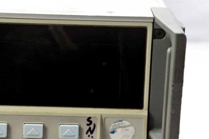 Fluke 5700A Multifunction Calibrator - POWER ON TESTED ONLY for sale