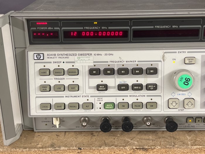 Hewlett-Packard 5371A Frequency & Time Interval Analyzer & 8341 ...