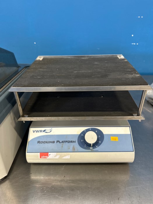 Isotemp 210 Fisher Scientific Water Bath + VWR Rocking Platform Shaker ...