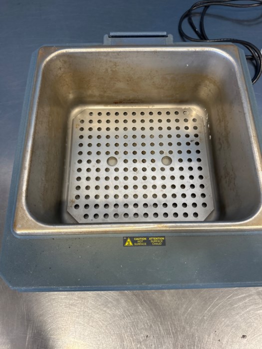 Isotemp 210 Fisher Scientific Water Bath + VWR Rocking Platform Shaker ...
