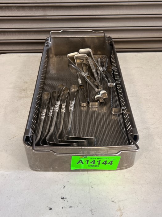 Konig Stainless Handheld Surgical Instruments Retractors (Lot of 13 w ...