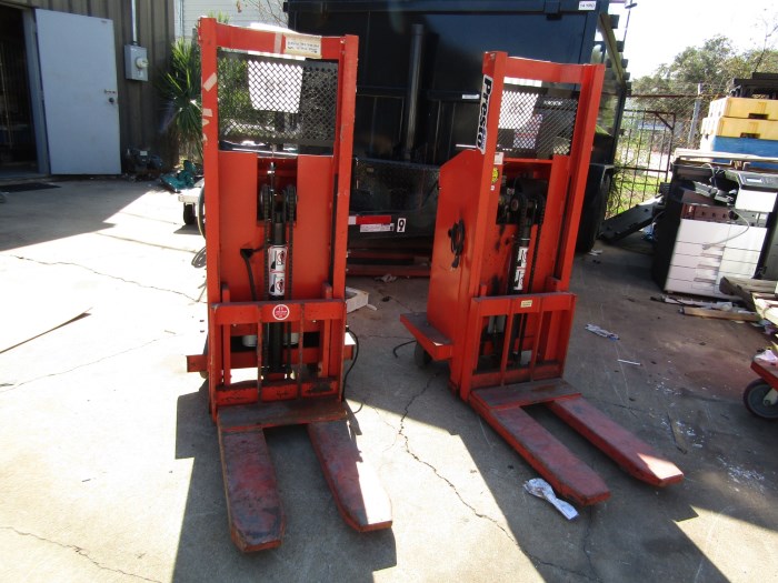 Lot of 2 Presto Lifts Counterweight Lift for sale