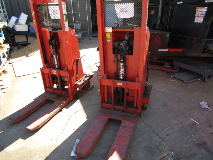 Lot of 2 Presto Lifts Counterweight Lift for sale