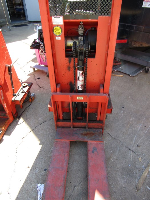 Lot of 2 Presto Lifts Counterweight Lift for sale