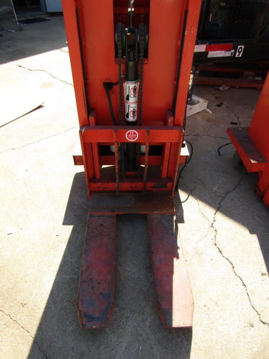 Lot of 2 Presto Lifts Counterweight Lift for sale