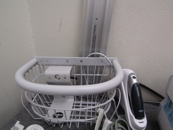 Lot of 2 Welch Allyn Vital Signs Monitor 6000 Series W/ GCX Wall Mount ...