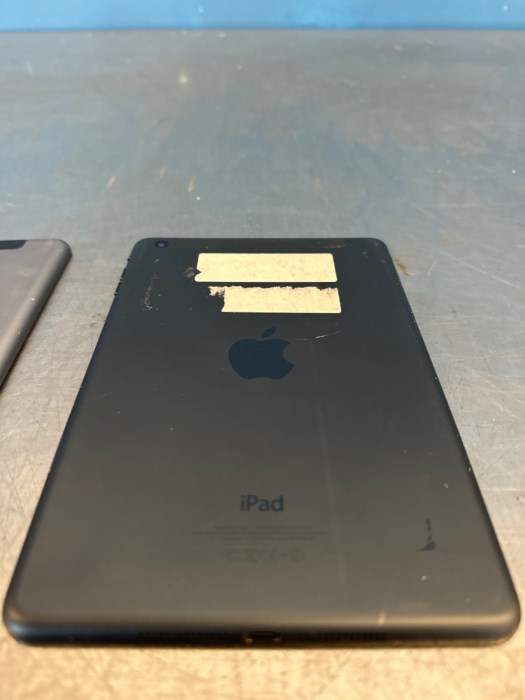 Lot of 3 iPads: Model A1454 (2 units) and A1474 (1 unit) for sale