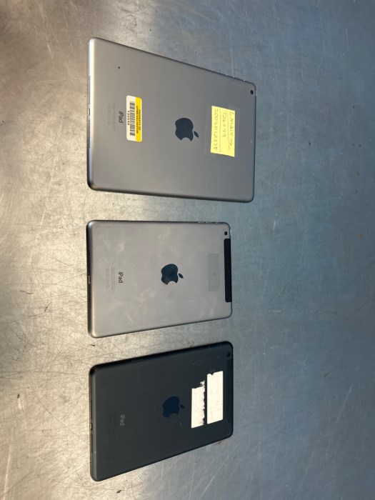 Lot of 3 iPads: Model A1454 (2 units) and A1474 (1 unit) for sale