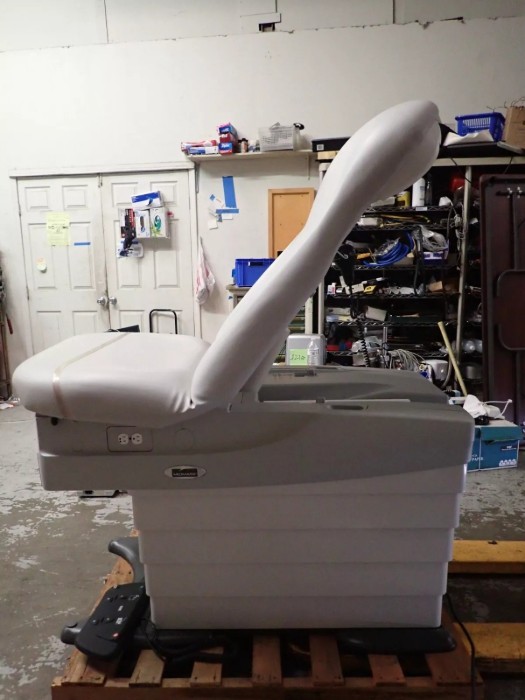 Midmark Ritter Model 626-001 Powered Exam Table w/ Hand Control ...