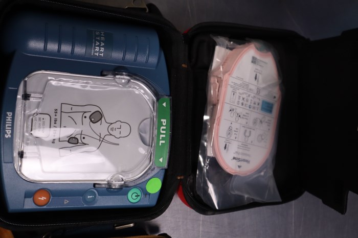 Philips HeartStart Defibrilator & HeartSine Samaritan PAD Defibrilator ...
