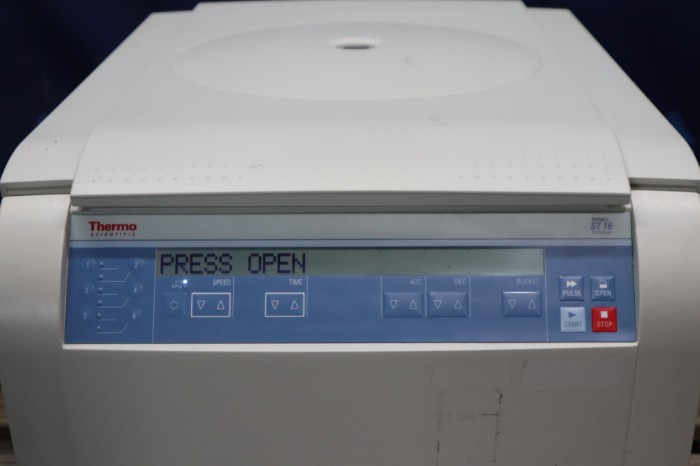 Thermo Scientific ST16 Centrifuge for sale