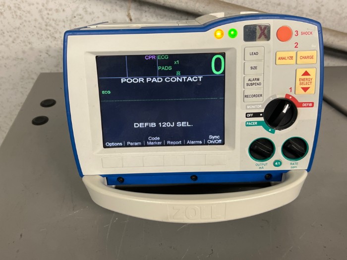 Zoll R-Series ALS Defibrillators (3) & SurePower Charger Station 4 Bay ...