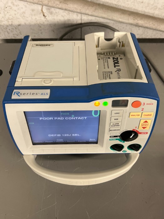 Zoll R-Series ALS Defibrillators (3) & SurePower Charger Station 4 Bay ...